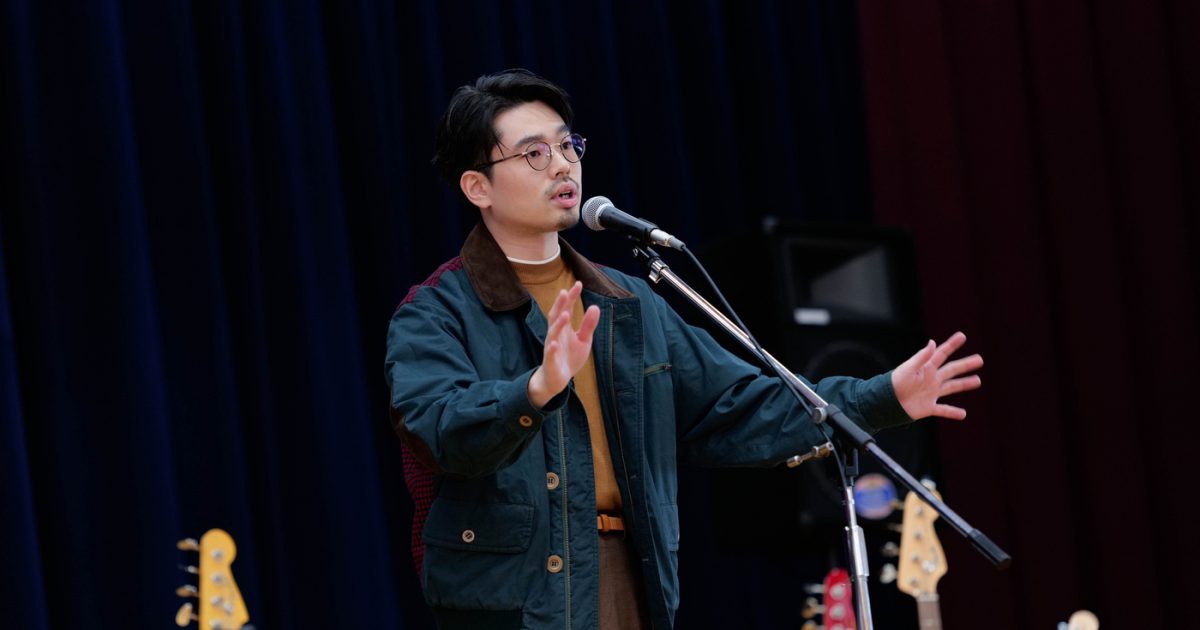 ハマ・オカモト（OKAMOTO’S）×Rei、フェンダーのイベントで中学生に音楽の特別レッスン！スペシャルセッションも披露 – 画像一覧（10 ...