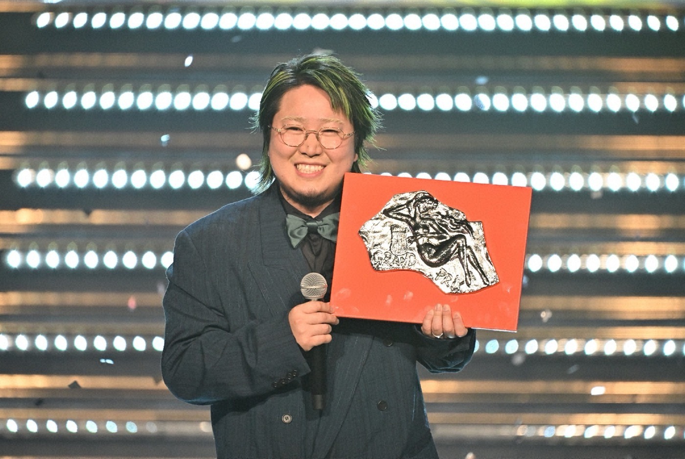 こっちのけんと『第66回 輝く！日本レコード大賞』最優秀新人賞を受賞 – THE FIRST TIMES