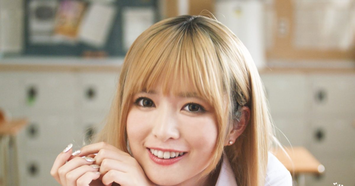 乃木坂46小川彩が金髪ギャル姿に！初主演ショートドラマ『奏のララ』場面写真公開 – THE FIRST TIMES