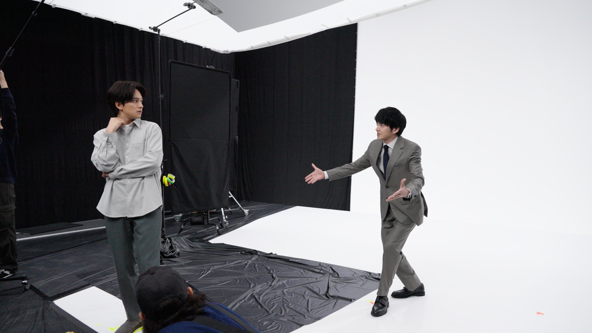 林遣都と北村匠海が『doda』新CMで18年ぶりに再会！抜群のコンビネーションで軽妙な掛け合いを披露 – THE FIRST TIMES