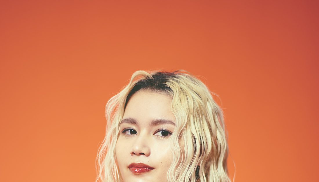 Anly、新作「VOLTAGE」に凝縮されたアーティスト性。“ルーツ”と“即興”が生むストレートな歌 – 画像一覧（7/11） – THE ...