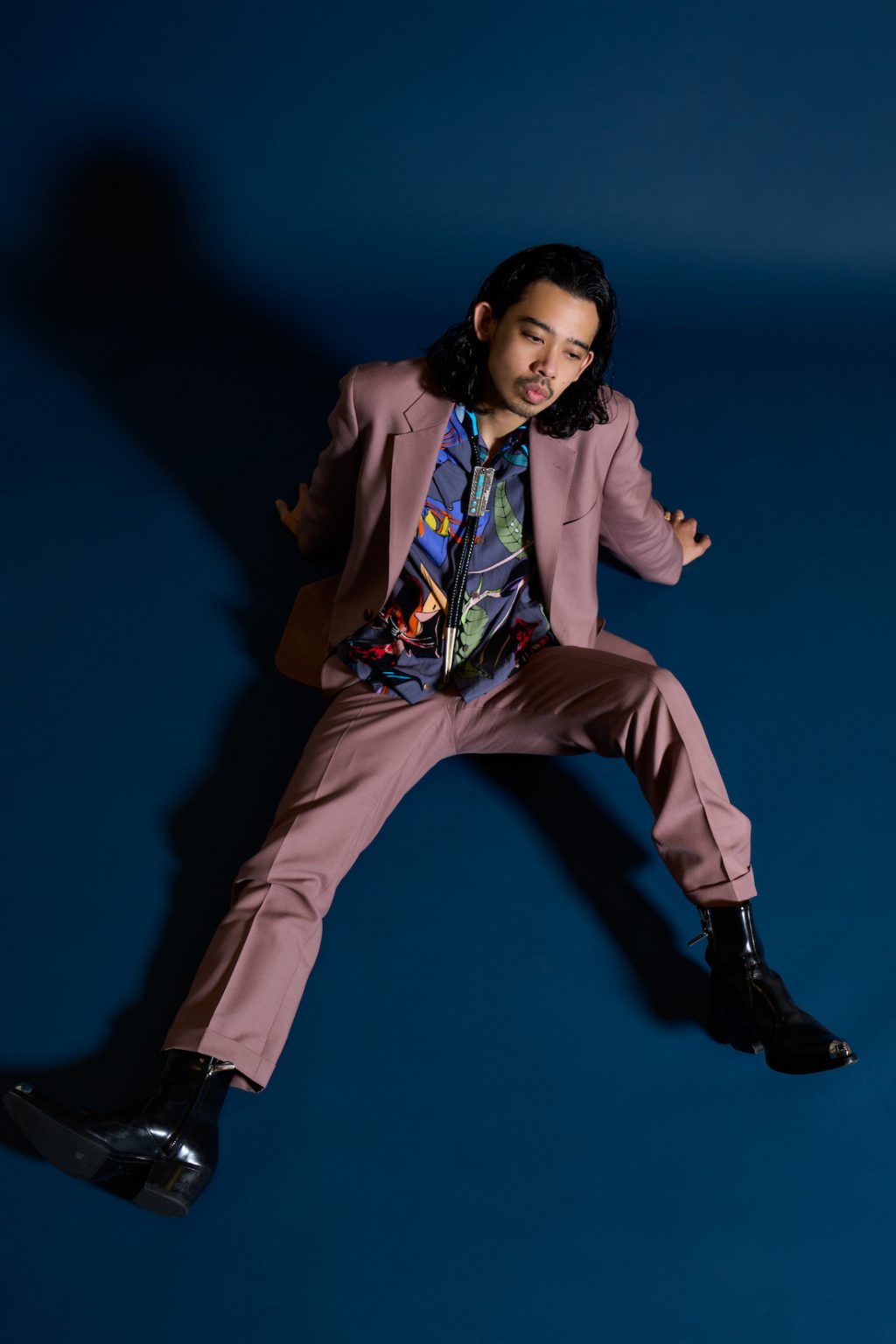 多国籍バンドALI、ボーカルLEOが語る、R-指定、木村昴、黒田卓也らと描いたひとつの映画のような作品と活動再開後 – THE FIRST TIMES