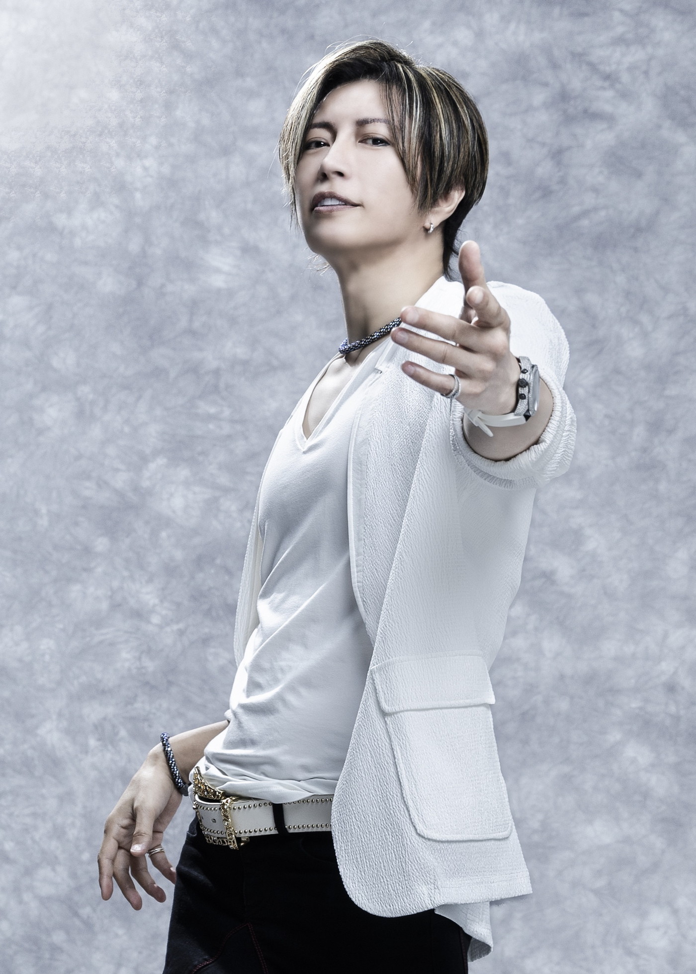 TUBE×GACKT、話題のコラボ曲「サヨナラのかわりに」松重豊＆遠藤憲一がW主演する感動のMVが完成 – THE FIRST TIMES