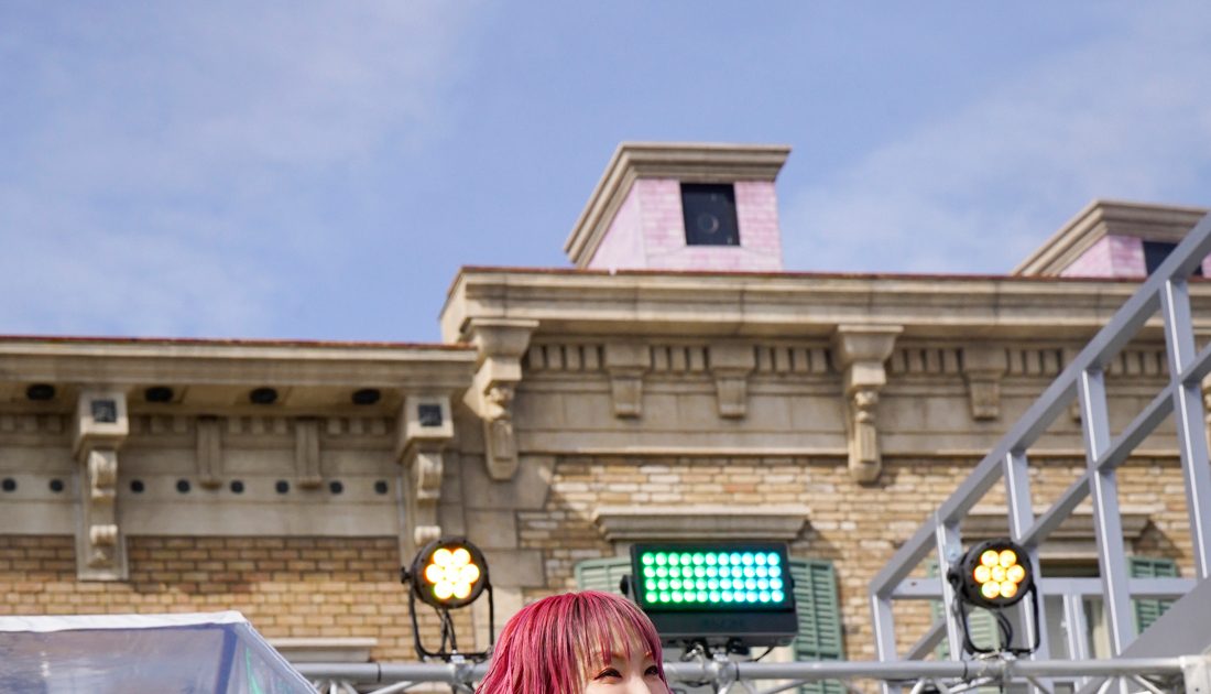 【ライブレポート】LiSA、念願のUSJ初ライブで興奮と熱狂の幕開け！ 学生に忘れられない思い出を届けるイベント『ユニ春！ライブ 2024』1日目レポート – 画像一覧（1/5） – THE ...