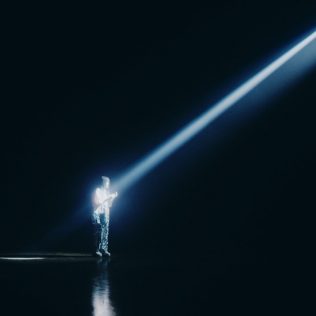 澤野弘之プロデュース、SennaRin（読み：センナリン）デビューEP『Dignified』より「melt」MV公開 – 画像一覧（2/6 ...