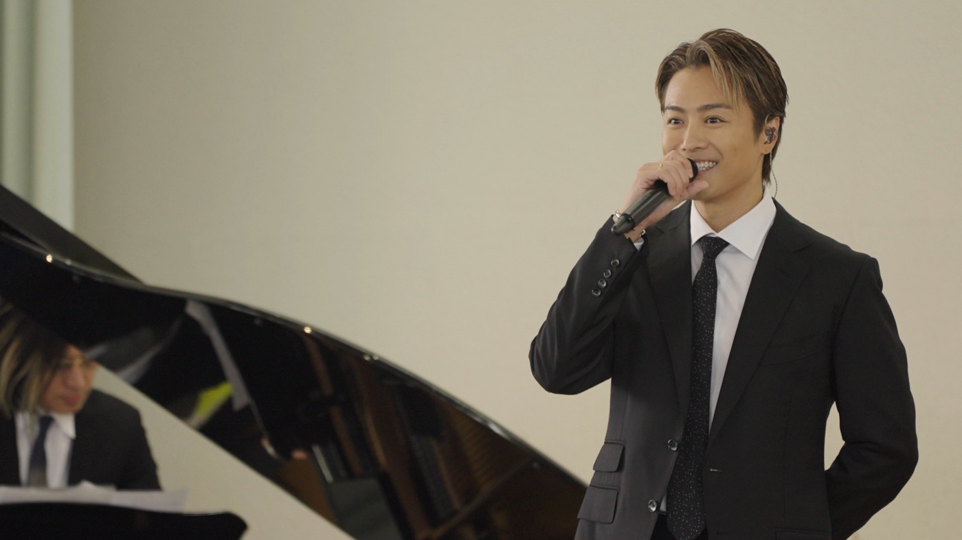 EXILE TAKAHIRO、卒業式にサプライズ登場！ 卒業生とともに「道」を合唱 – THE FIRST TIMES