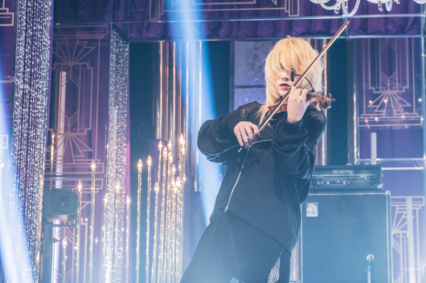 YOSHIKIのピアノ演奏映像と、生パフォーマンスが融合！ XY、デビュー曲「Crazy Love」を『Premium Music 2023』で初披露 – 画像一覧（4/9） – THE ...