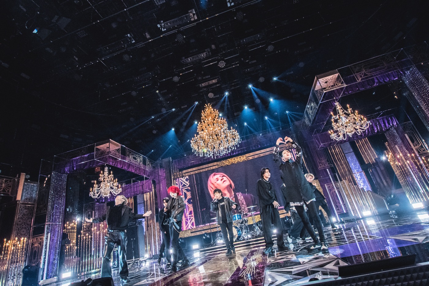 YOSHIKIのピアノ演奏映像と、生パフォーマンスが融合！ XY、デビュー曲「Crazy Love」を『Premium Music 2023』で初披露 – 画像一覧（6/9） – THE ...