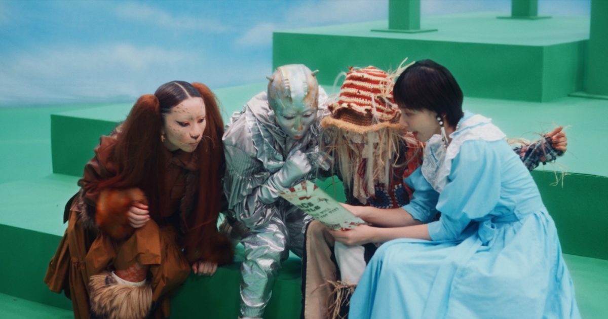 Vaundy、『ドコモ青春割祝卒業ムービー』CMソング「Tokimeki」MV公開！ 主演は香港生まれのモデル/女優、アンジェラ・ユン – 画像一覧（4/6） – THE FIRST TIMES