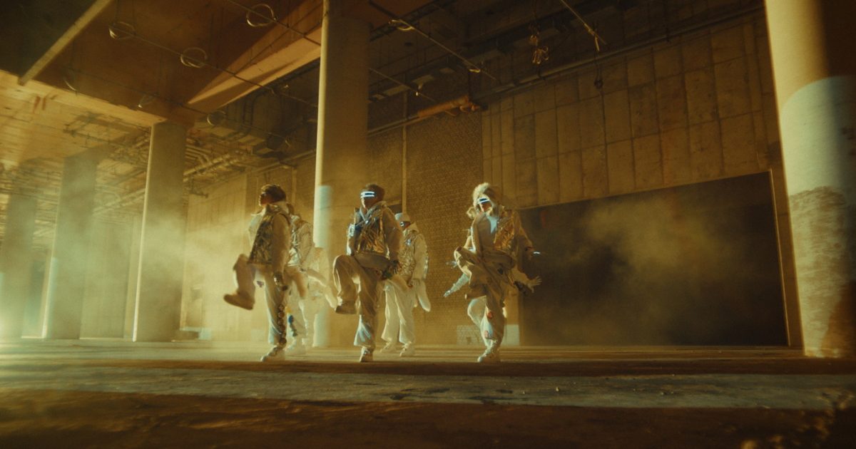 MAZZEL、1stアルバム『Parade』表題曲MV公開！ 圧巻のダンスパフォーマンスとカースタントが織りなす超大作 – 画像一覧（7/13 ...