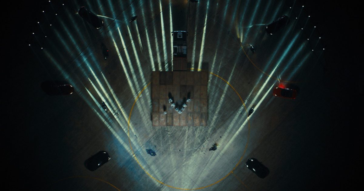 MAZZEL、1stアルバム『Parade』表題曲MV公開！ 圧巻のダンスパフォーマンスとカースタントが織りなす超大作 – 画像一覧（11/ ...