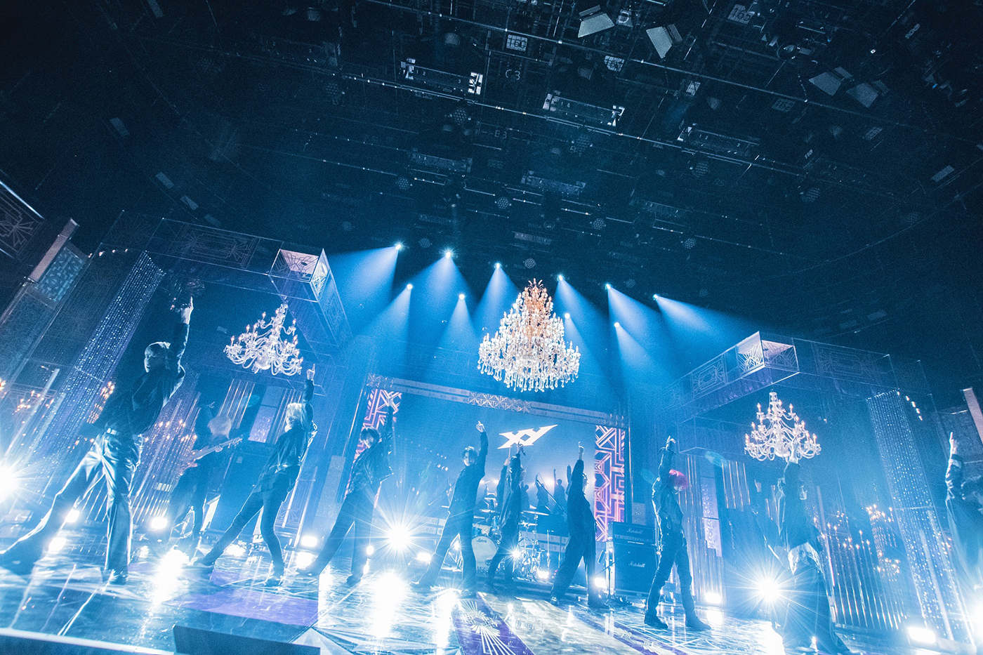 YOSHIKIプロデュース“XY”、デビュー曲「Crazy Love」のパフォーマンス動画が驚異の速さで170万再生突破 – THE FIRST TIMES