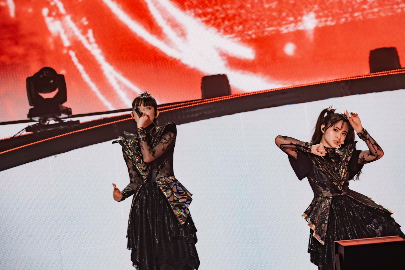 BABYMETAL、SU-METAL×MOAMETAL×MOMOMETALの3人体制で新章がスタート！「すべてが終わり、すべてが始まる」 – THE FIRST TIMES