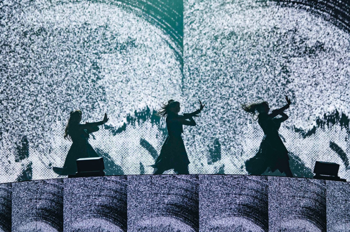 BABYMETAL、SU-METAL×MOAMETAL×MOMOMETALの3人体制で新章がスタート！「すべてが終わり、すべてが始まる」 – THE FIRST TIMES