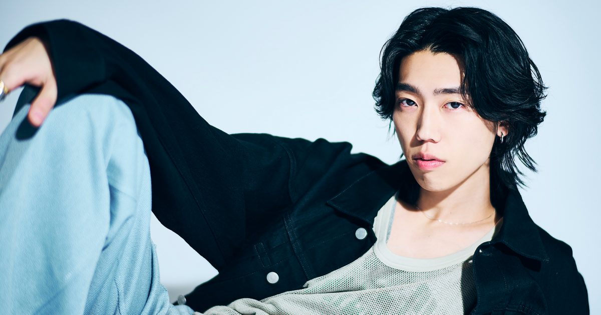 次世代音楽シーンの旗手、idom。マルチクリエイターとしての感性と音楽を楽しむスタンス、新作に広がる世界観を聞く – THE FIRST TIMES