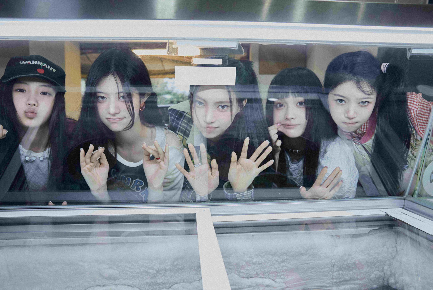 ILLIT、1stミニアルバム『SUPER REAL ME』収録曲「Lucky Girl Syndrome」のMV公開 – THE FIRST TIMES