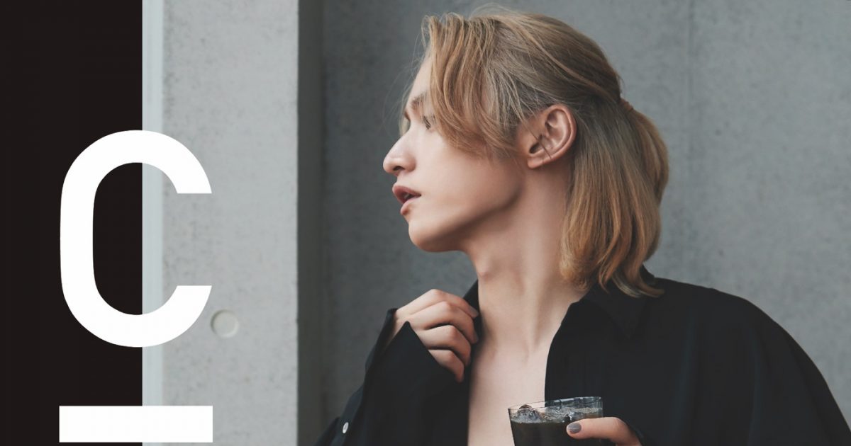 SKY-HIの仕事風景を撮影した、注目のTVCMが公開！ スタイルキープしている腹筋をちら見せ – THE FIRST TIMES