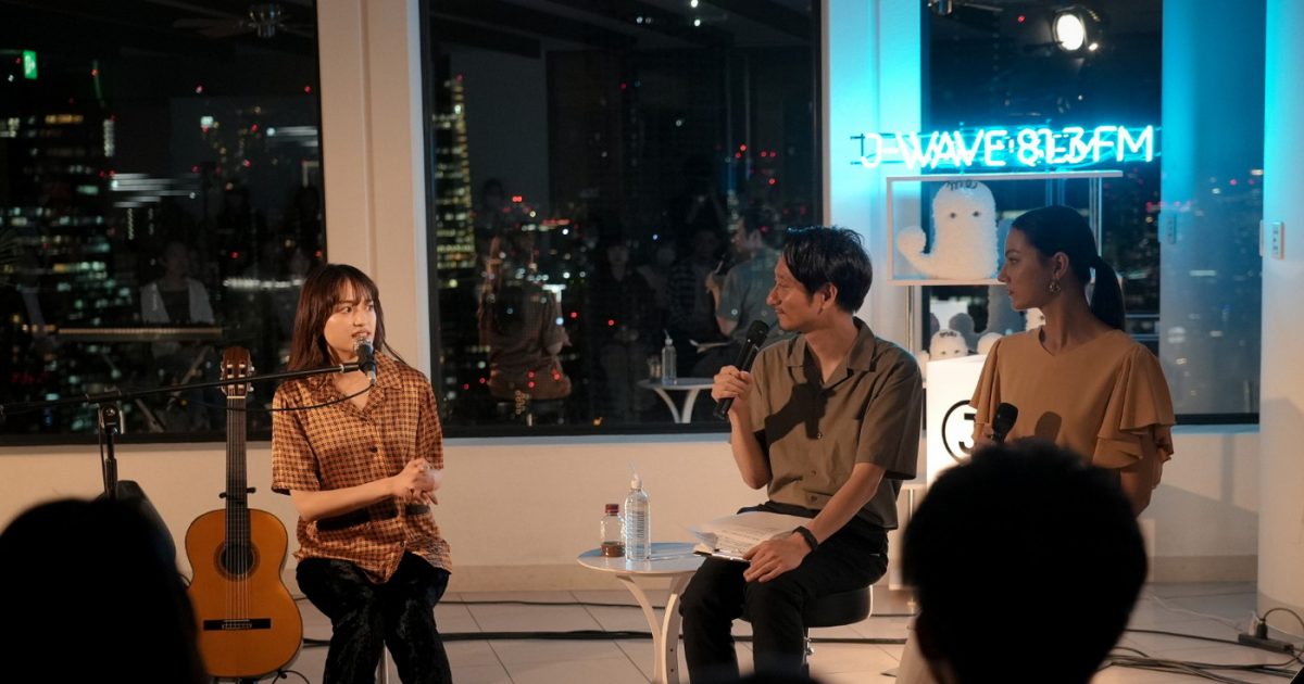 【レポート】iri、『J-WAVE BAR』で20名のファンを前に生歌を披露！「これが終わったらお酒を飲みたいと思います（笑）」 – 画像一覧（1/8） – THE FIRST TIMES