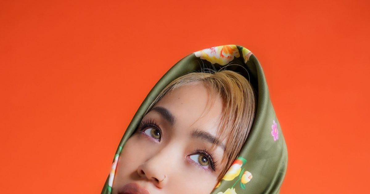 BTS、キンプリなどの振り付けを手掛けてきた世界的ダンサー・RIEHATAが、2023年の恋を彩るサマーソングをリリース – THE FIRST TIMES