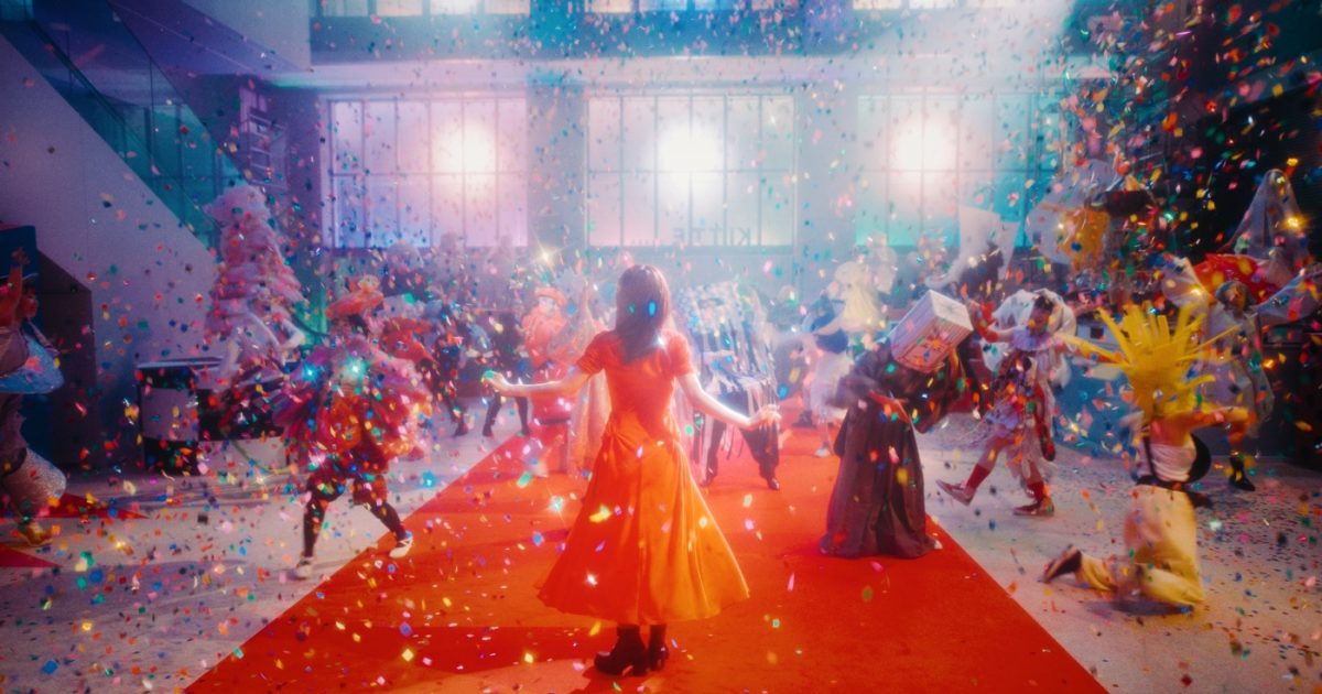 アイナ・ジ・エンド×坂東祐大「KITTE大阪」コラボソングを発表！MV＆アイナ出演CM公開 – 画像一覧（1/13） – THE FIRST TIMES