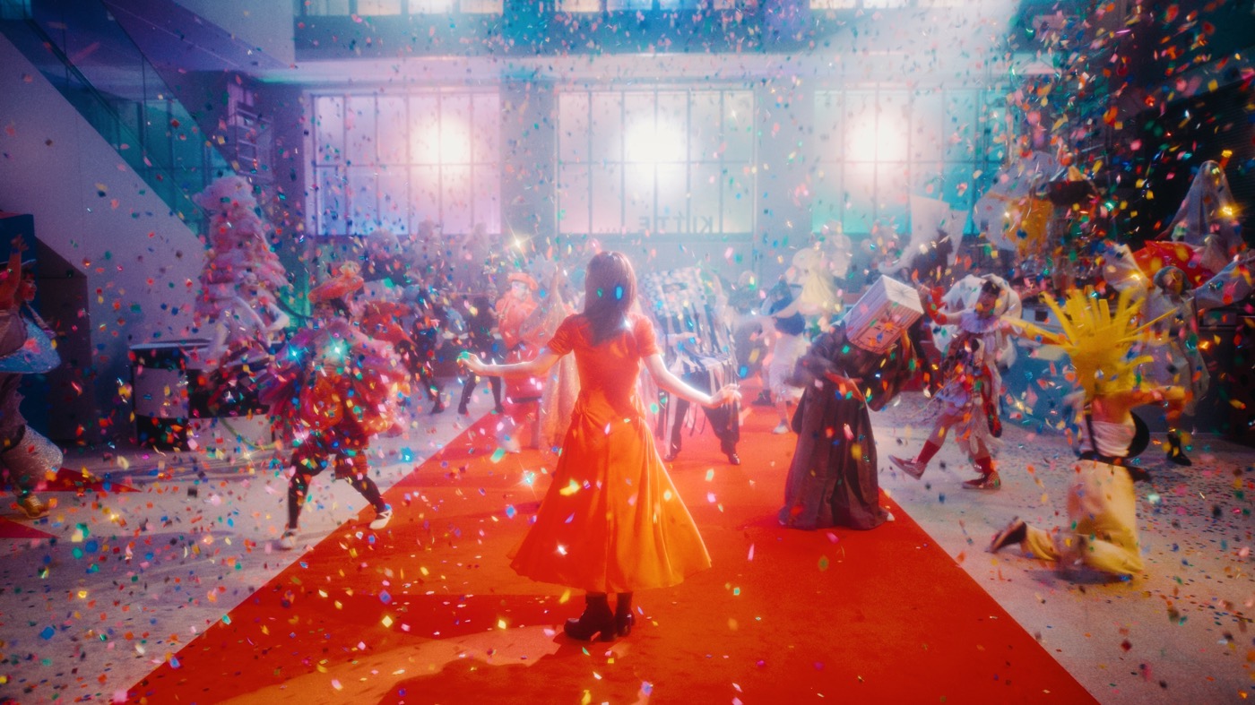 アイナ・ジ・エンド×坂東祐大「KITTE大阪」コラボソングを発表！MV＆アイナ出演CM公開 – 画像一覧（1/13） – THE FIRST TIMES