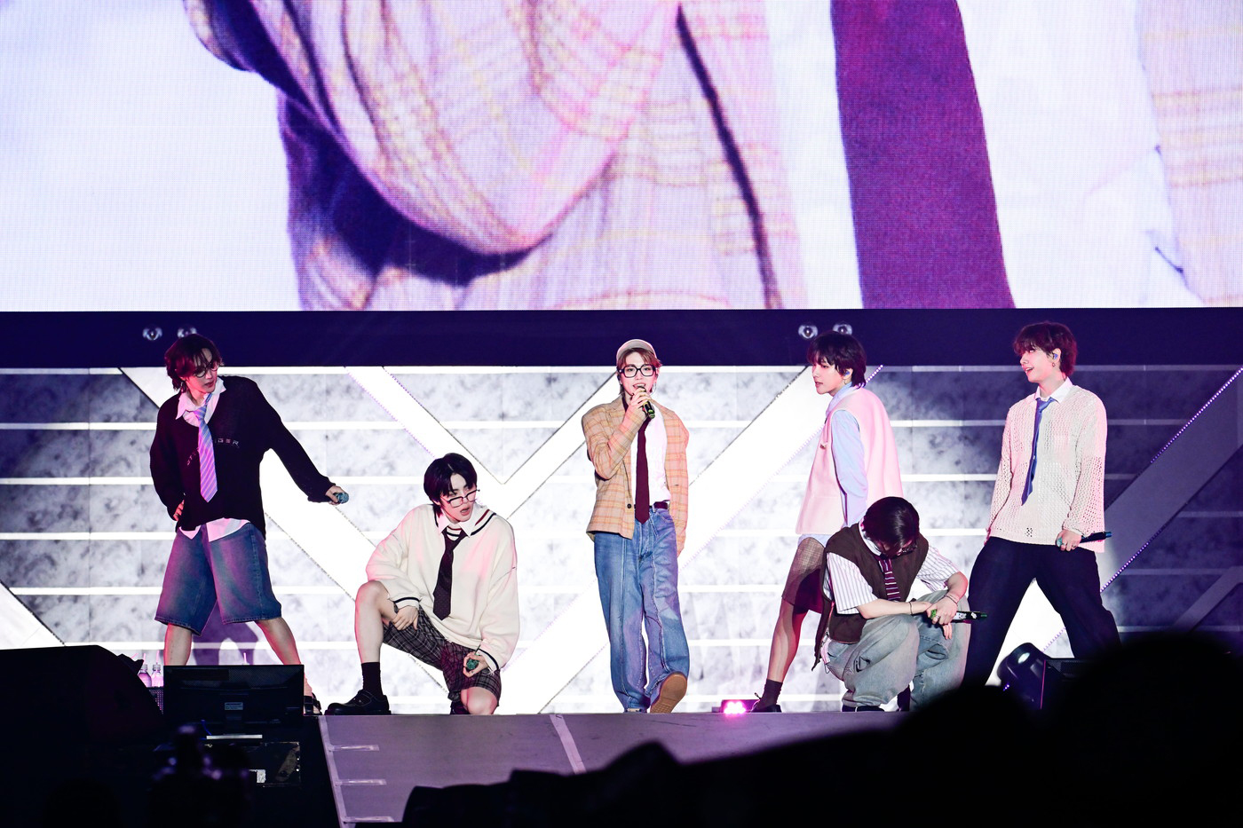 ATTEZ、BMSG POSSE、ME:I、ØMIらが出演！グローバルアーティストによる音楽の祭典『BEAT AX Vol.4』がHuluで擬似ライブ配信決定 – 画像一覧（12/22 ...