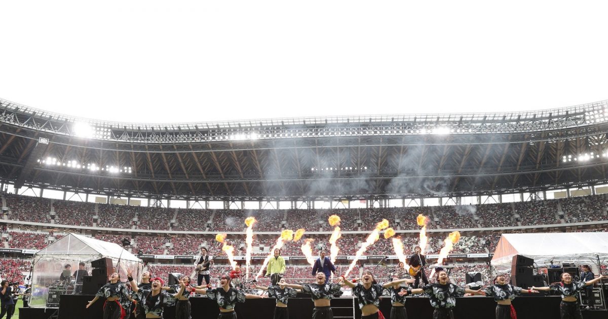 RADWIMPS、Jリーグ30周年記念アンセム「大団円 feat.ZORN」の国立競技場でのパフォーマンス映像を公開 – 画像一覧（7/8） – THE FIRST TIMES