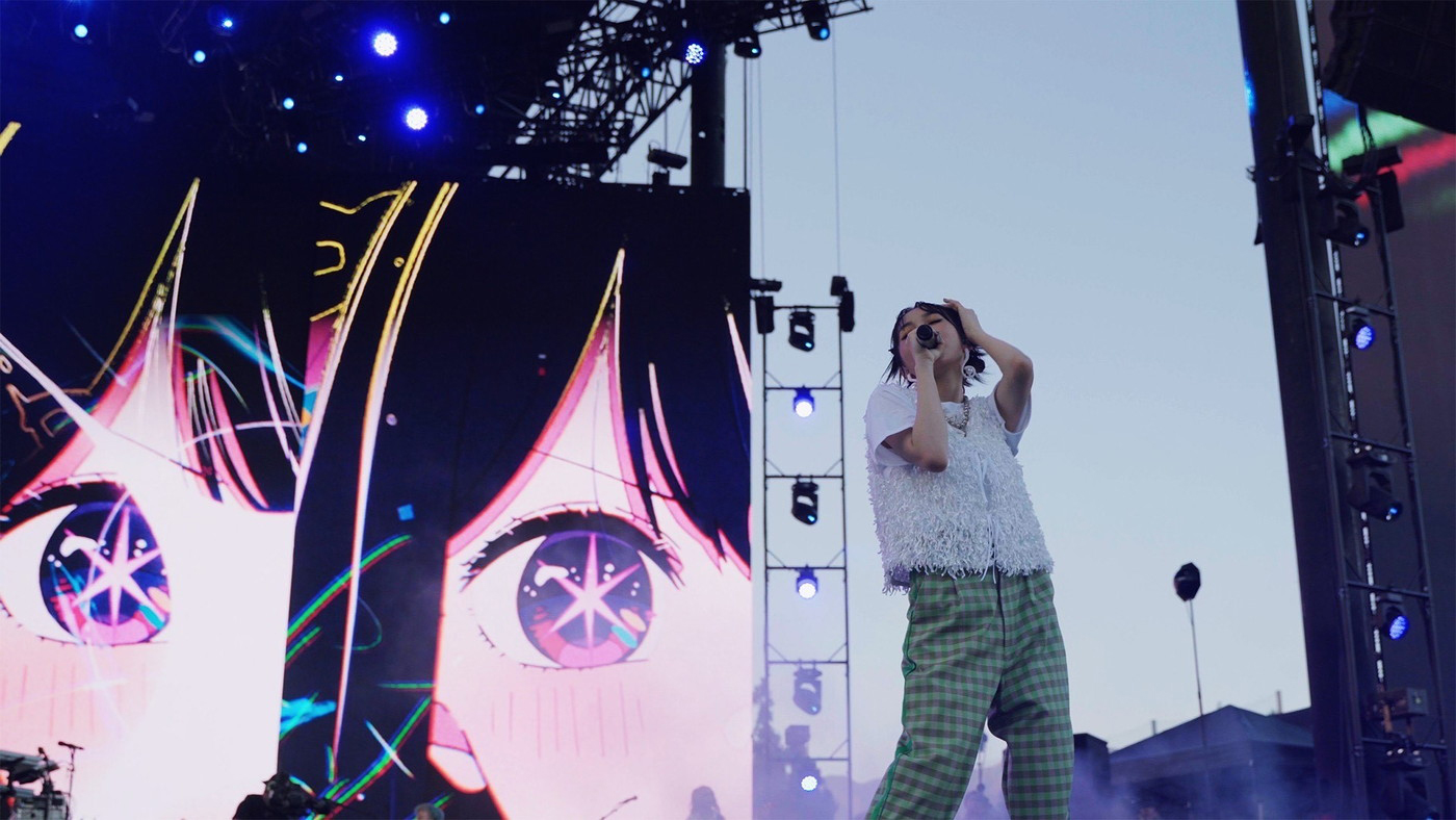 【ライブレポート】YOASOBI初のアメリカでのライブに現地ファン熱狂！フェスのフィナーレでは新しい学校のリーダーズとのコラボも – THE FIRST TIMES