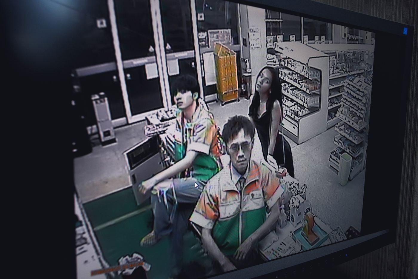 KERENMI 「アダルト feat. アヴちゃん from 女王蜂 ＆ RYUHEI from BE:FIRST」MV公開！舞台は深夜のコンビニ – THE FIRST TIMES