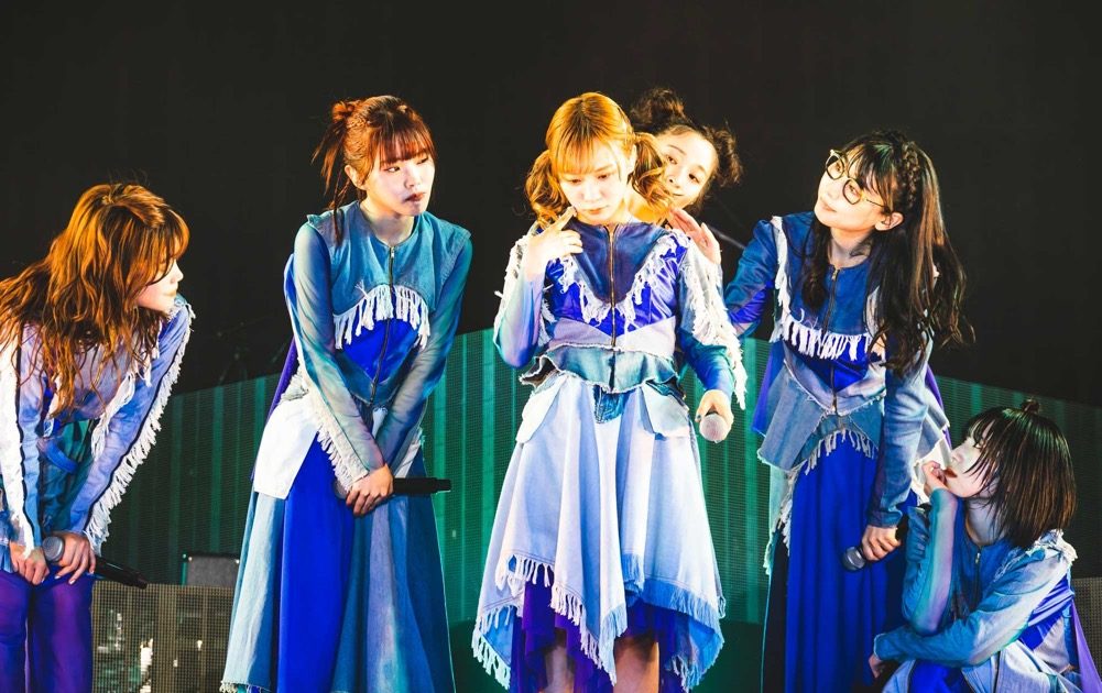 BiSH、自身最大規模の野外ワンマンライブ『BiSH OUT of the BLUE』開催、2万人を動員 – 画像一覧（7/9） – THE ...