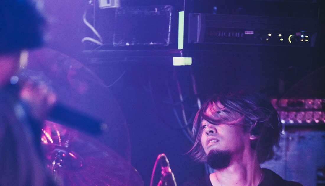 【ライブレポート】4人組バンド、AwkmiuとAoooにフロアが熱狂したイベント“Gift Shop”を振り返る – 画像一覧（1/11） – THE FIRST TIMES