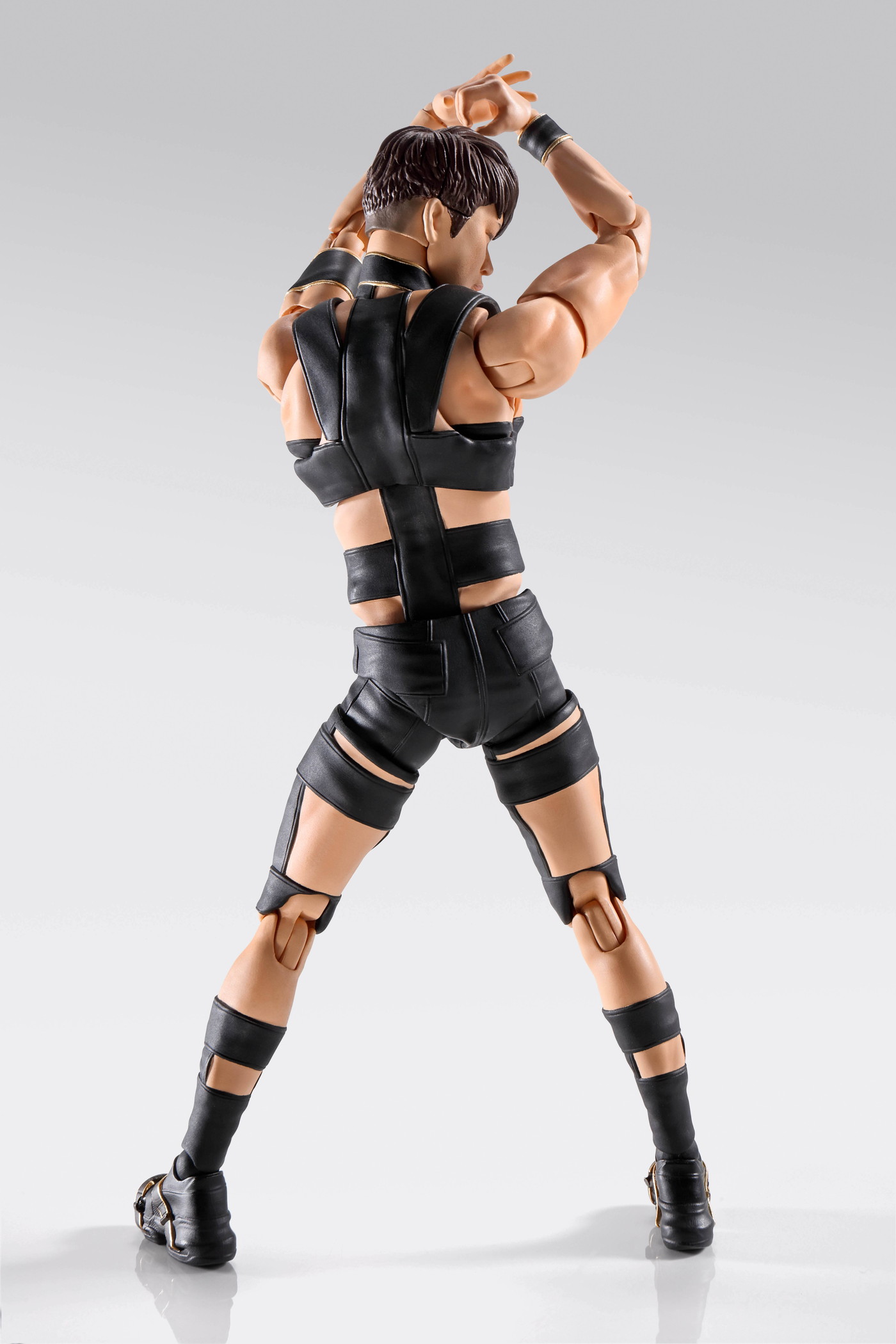 T.M.Revolution、自身のフィギュア発売を記念して“HOT LIMITスーツ”歌唱を披露 – THE FIRST TIMES