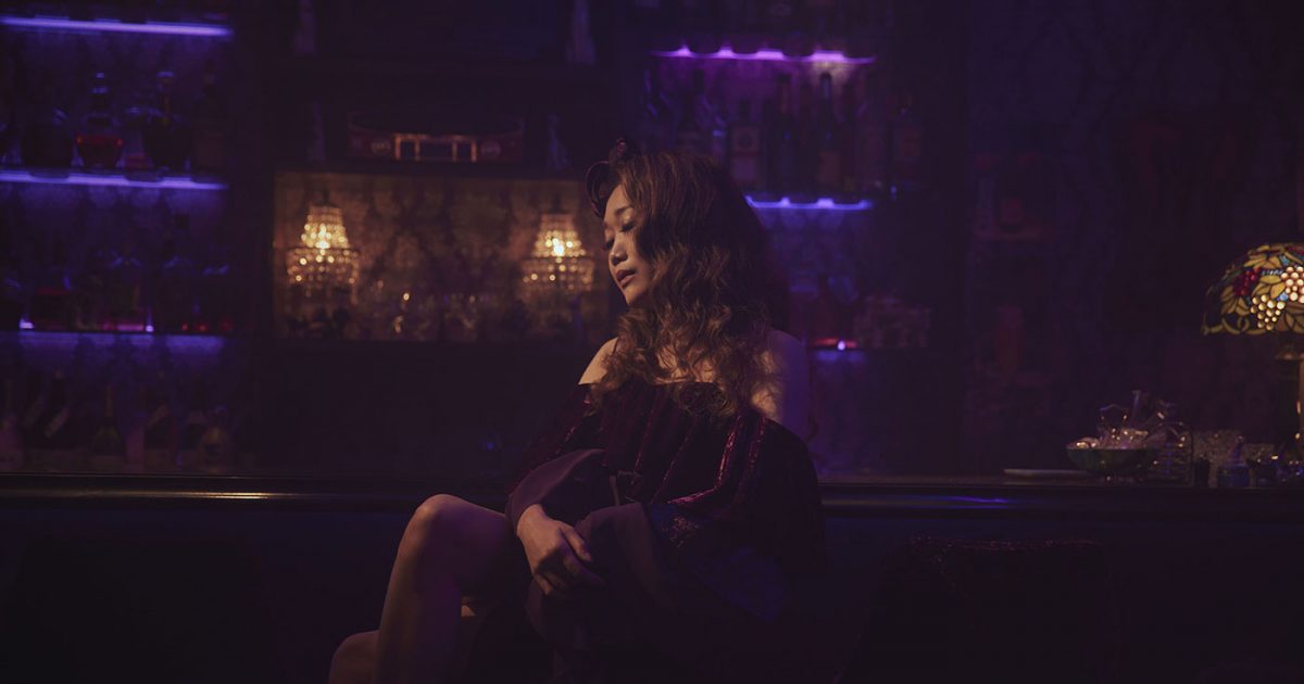 JUJU「なごり雪」MV公開！JUJUが「スナックJUJU」でママとして働く姿と静かに降る雪が交わる切なくも美しい作品が完成 – 画像一覧（2/3） – THE FIRST TIMES