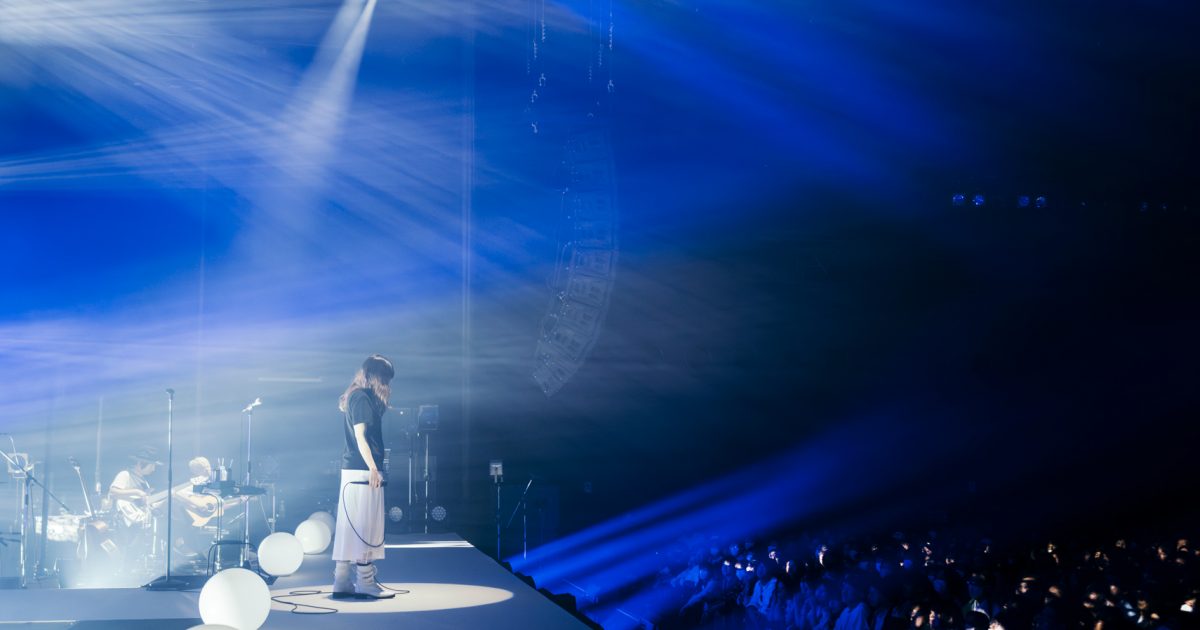 【ライブレポート】Aimer “ゲストルーム”と名づけた親密な空間。約5年ぶりファンクラブ限定ツアーを振り返る – 画像一覧（5/7 ...