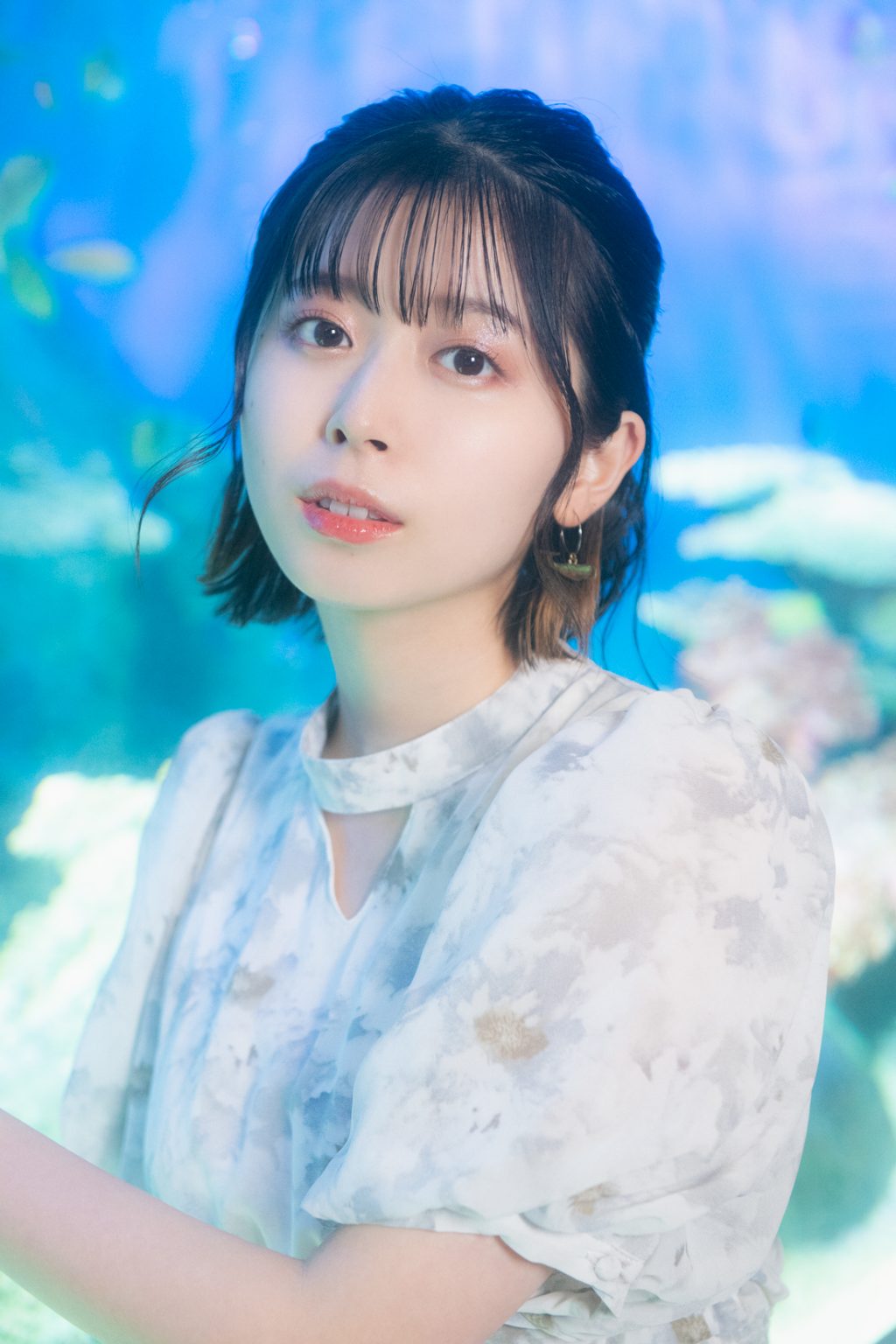 krage × 水野朔対談。アニメ好き同世代の初対面トーク。エンディングテーマ担当、主人公声優担当ふたりが惹かれる『後宮の烏』の世界 ...