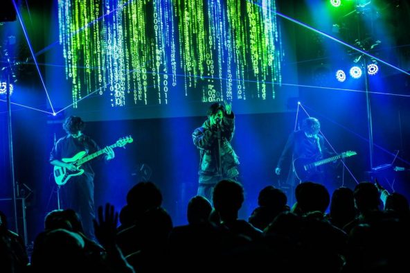 Who-ya Extended、初ワンマンライブ開催！ 『呪術廻戦』OP曲「VIVID VICE」などを熱唱 – THE FIRST TIMES