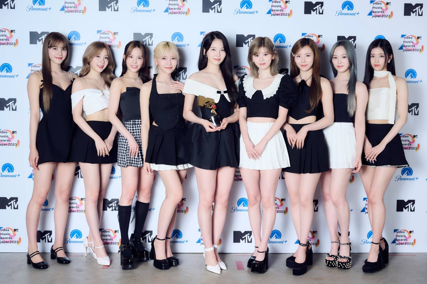 【レポート】NiziU『MTV VMAJ 2023』で新曲「Paradise」MVが受賞＆パフォーマンスを披露 – THE FIRST TIMES