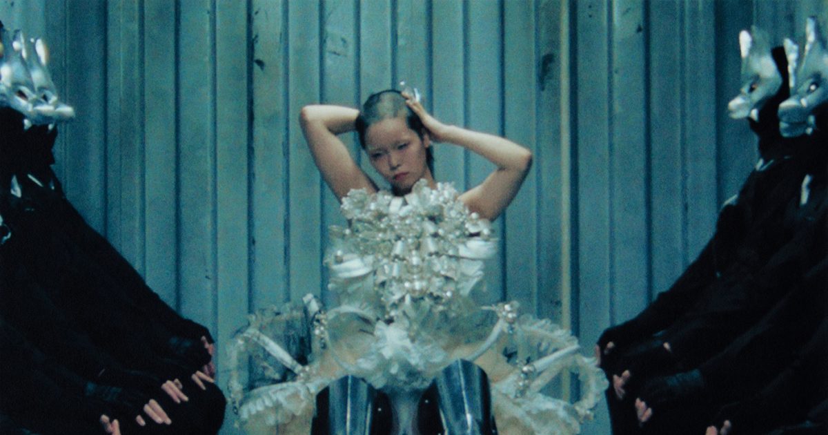 XG、COCONAがバリカンで髪を刈る17秒の衝撃映像「WOKE UP」MVティザーを公開 – THE FIRST TIMES