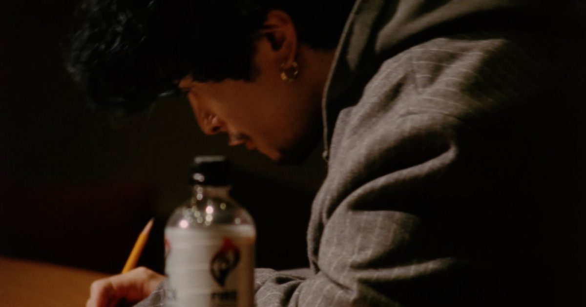 King Gnu常田大希出演、キリン“FIRE”TVCM『心燃やせ 常田大希』篇完成！常田の音楽制作の現場を撮影 – 画像一覧（4/8） – THE FIRST TIMES