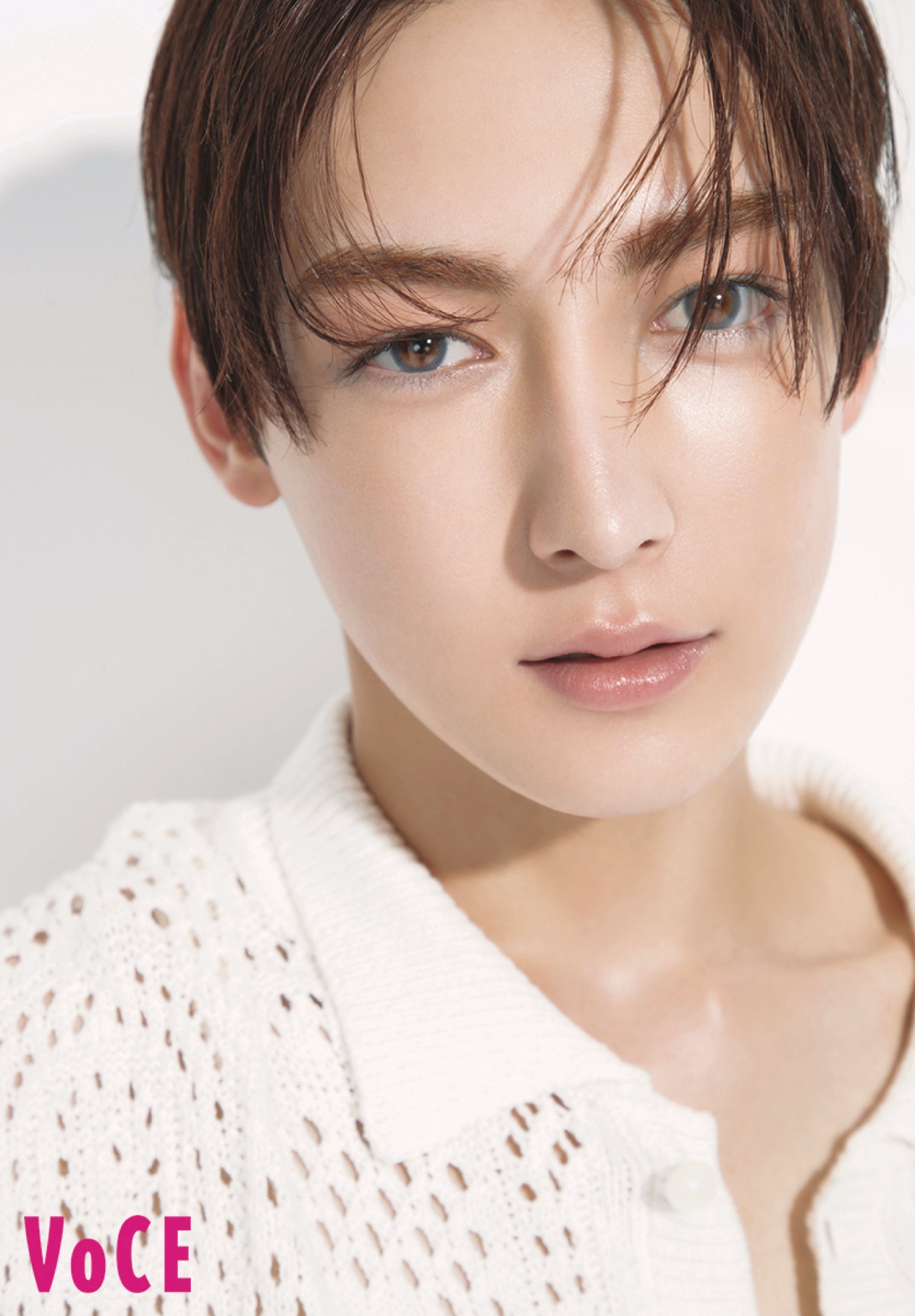 ROIROM浜川路己『VOCE』増刊表紙に単独初登場！“イロイロなロイ”をコンセプトに4ルックを披露 – THE FIRST TIMES