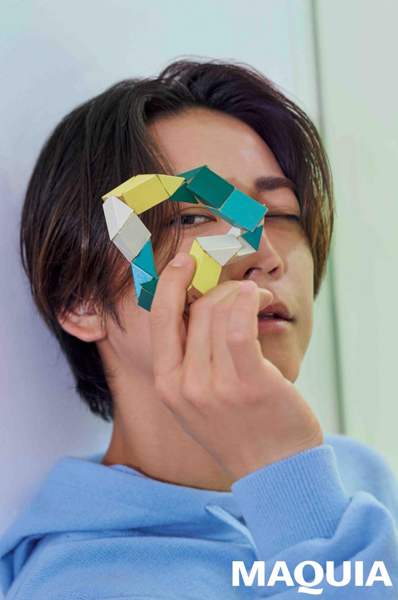 亀梨和也『MAQUIA』増刊表紙に登場！人気連載“亀カメラ”卒業スペシャルインタビューも – THE FIRST TIMES